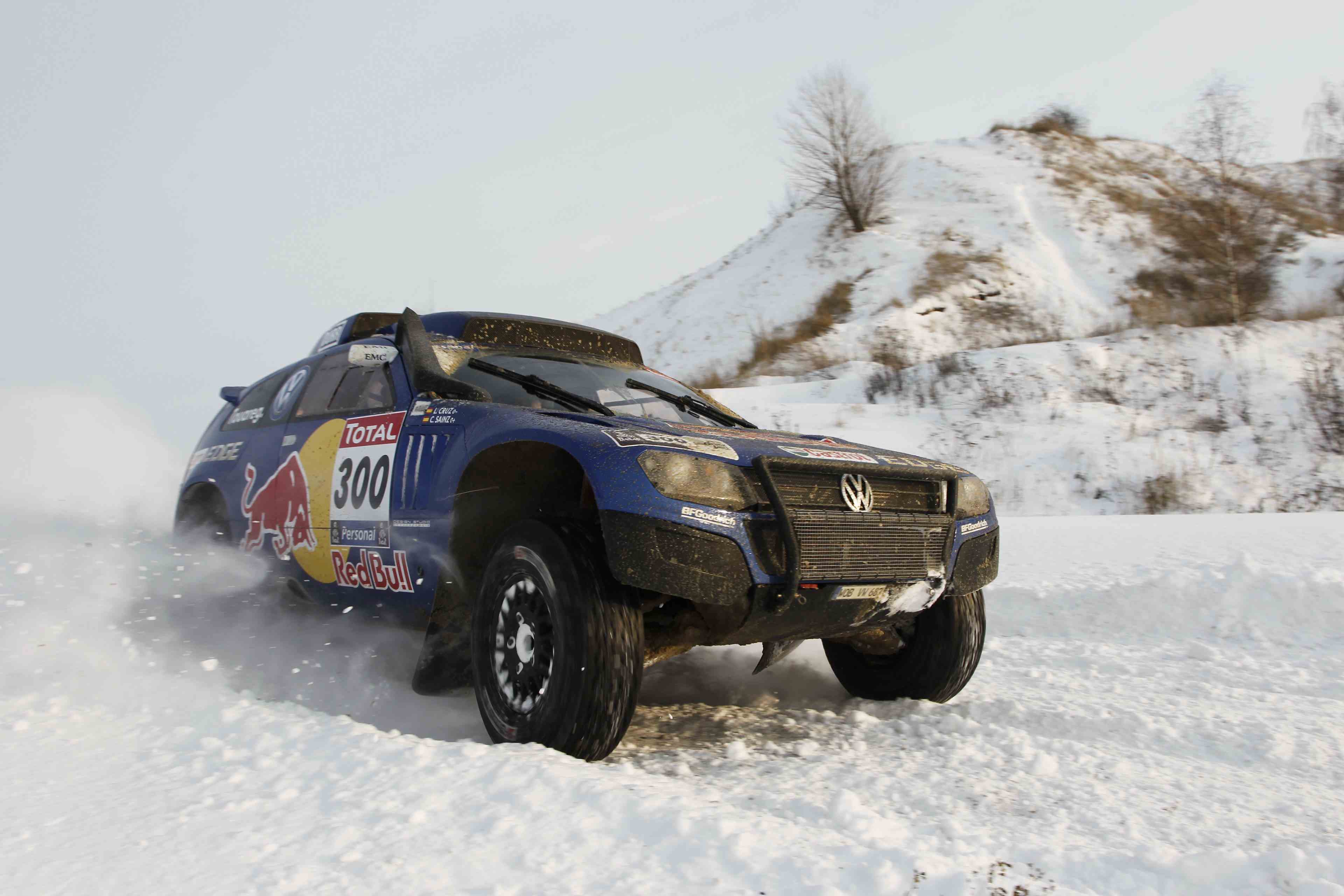 Dakar Volkswagen Race Touareg 3 video review | evo