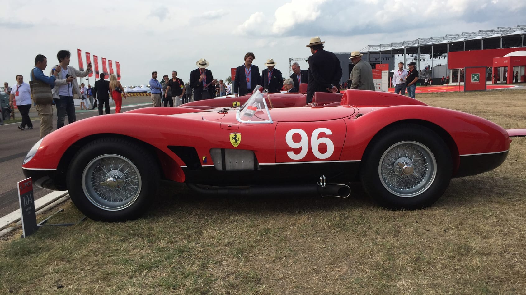 Iconic Ferraris to go under the hammer at ‘Ferrari – Leggenda E ...