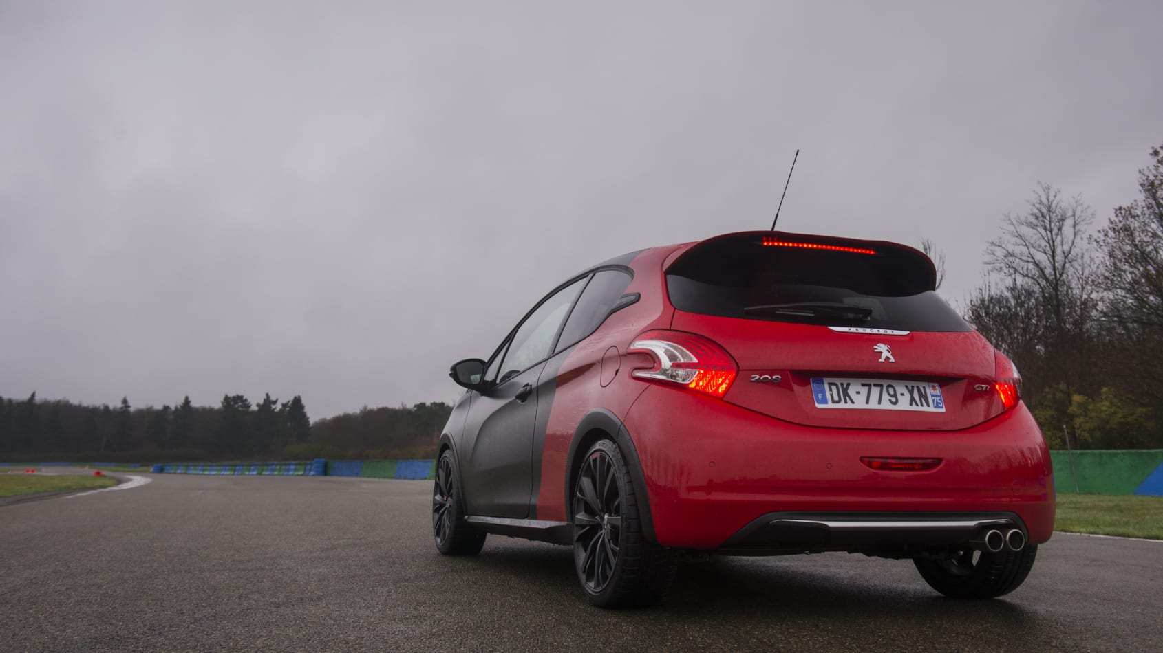 Peugeot 208 GTi 30th Anniversary review - specifications, price and 0 ...