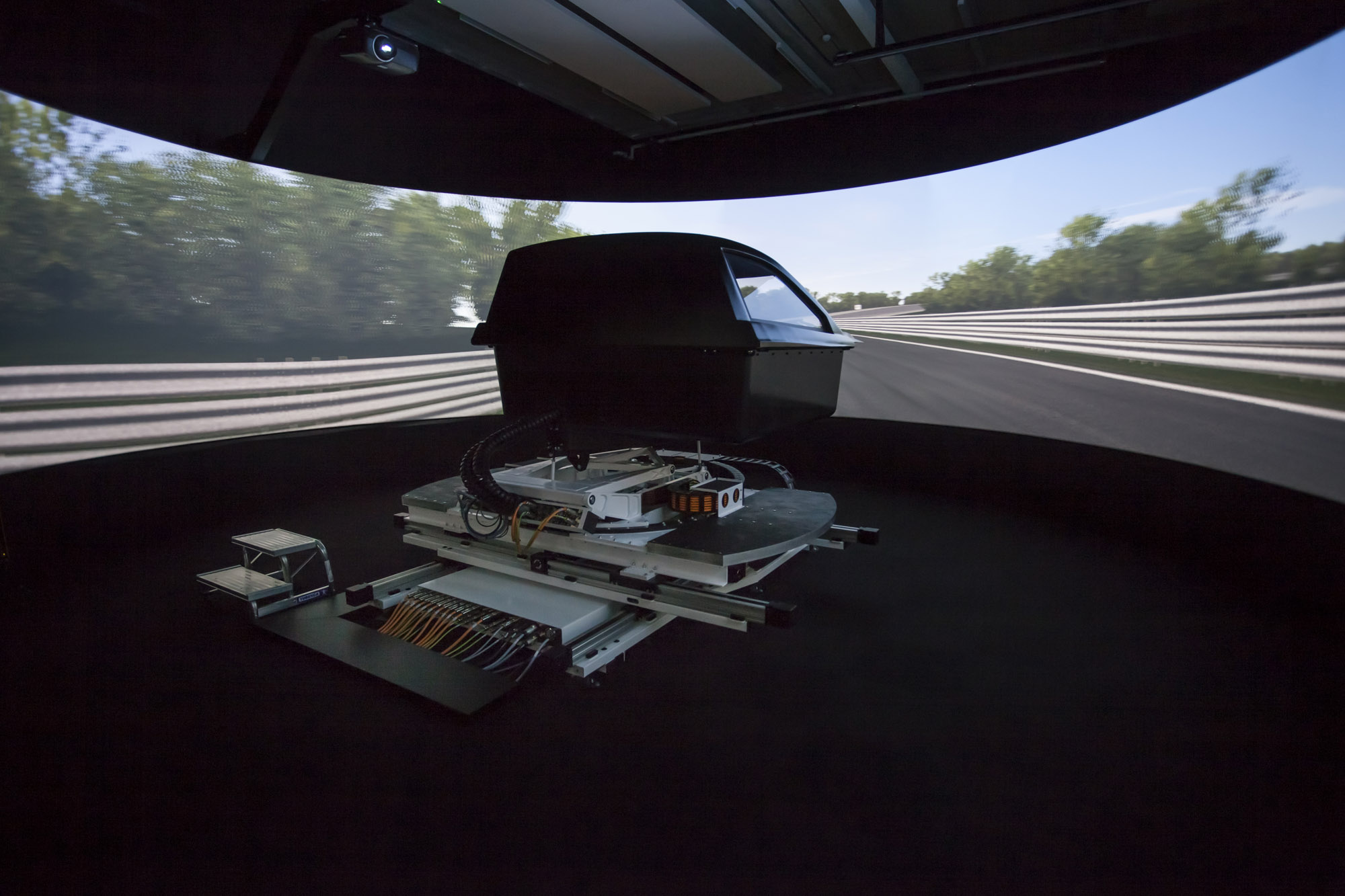 Ansible Motion engineering class simulator - in pictures | Evo
