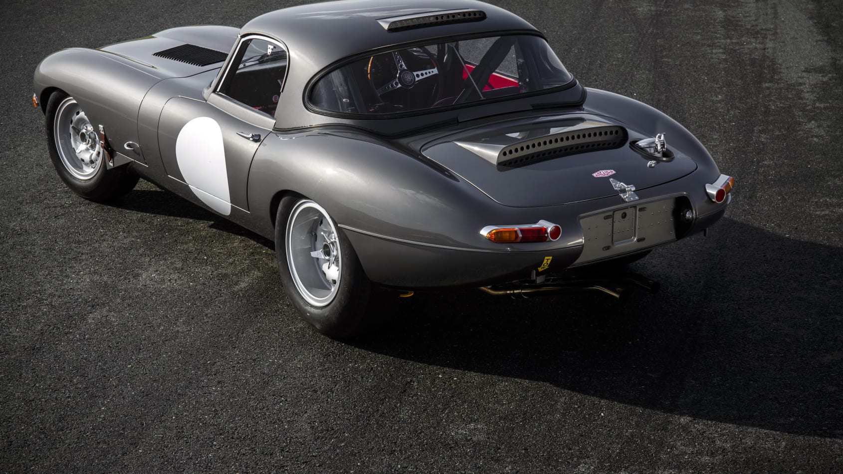 Jaguar Lightweight E-Type-in pictures | evo