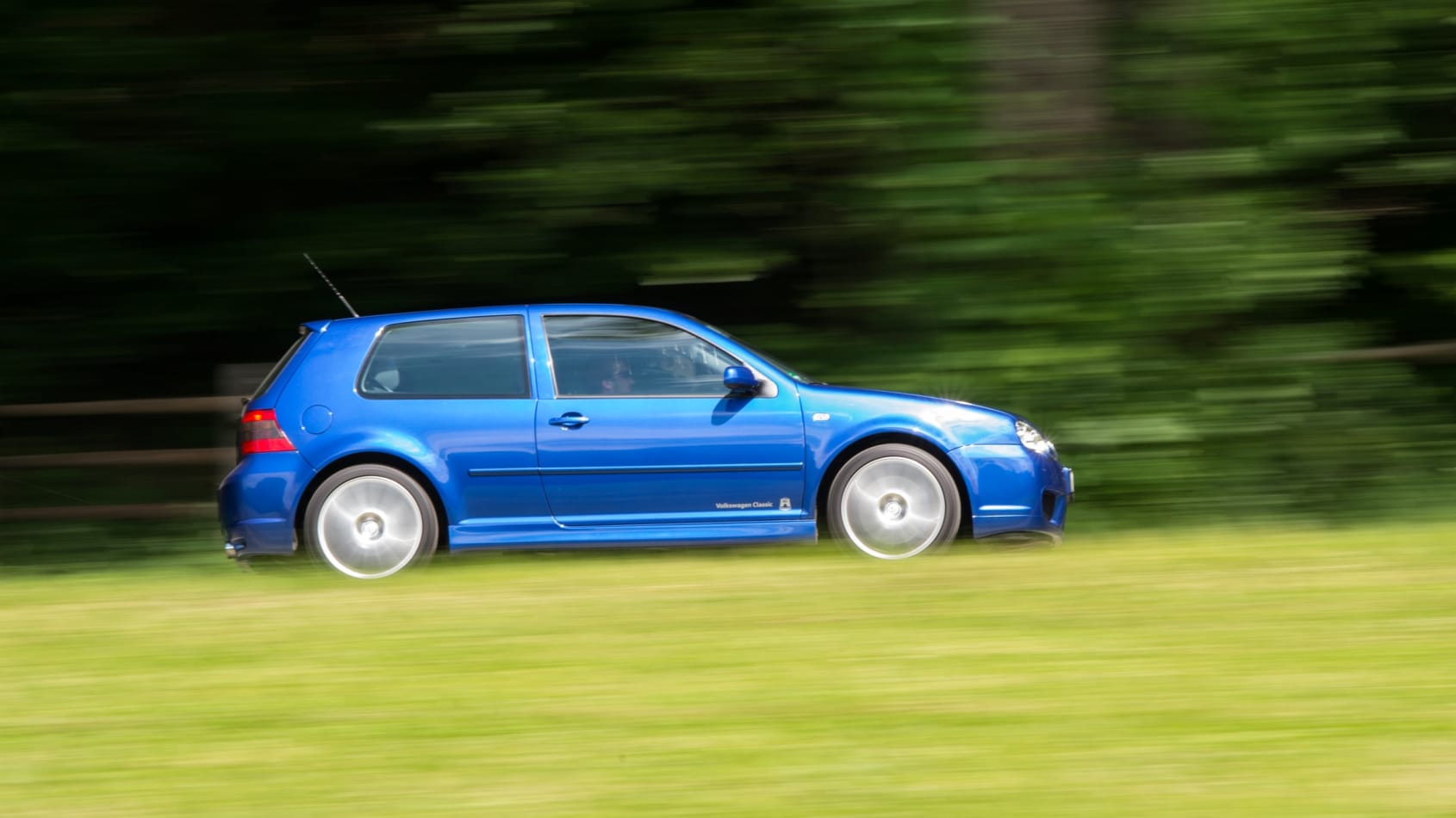 Volkswagen Golf (Mk4) R32 - in pictures | evo