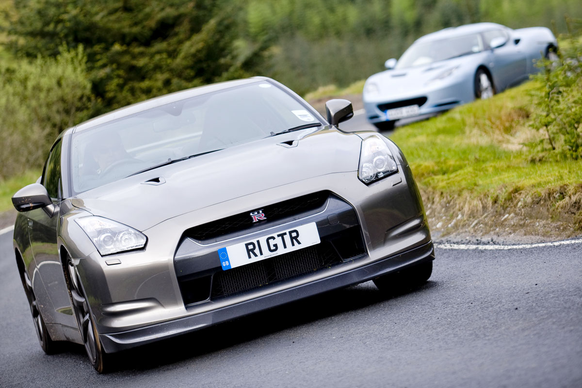 Lotus Evora v Nissan GT-R | evo