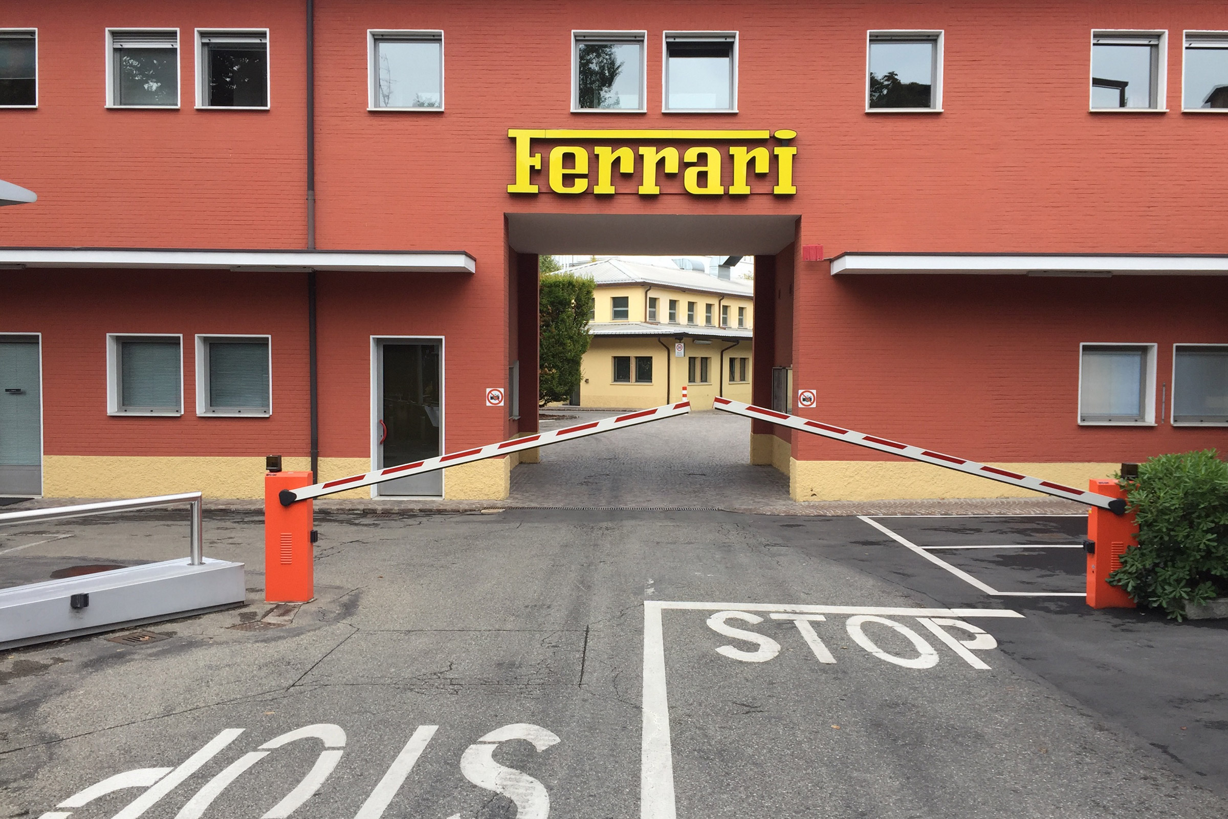 Iconic Ferraris to go under the hammer at ‘Ferrari – Leggenda E ...