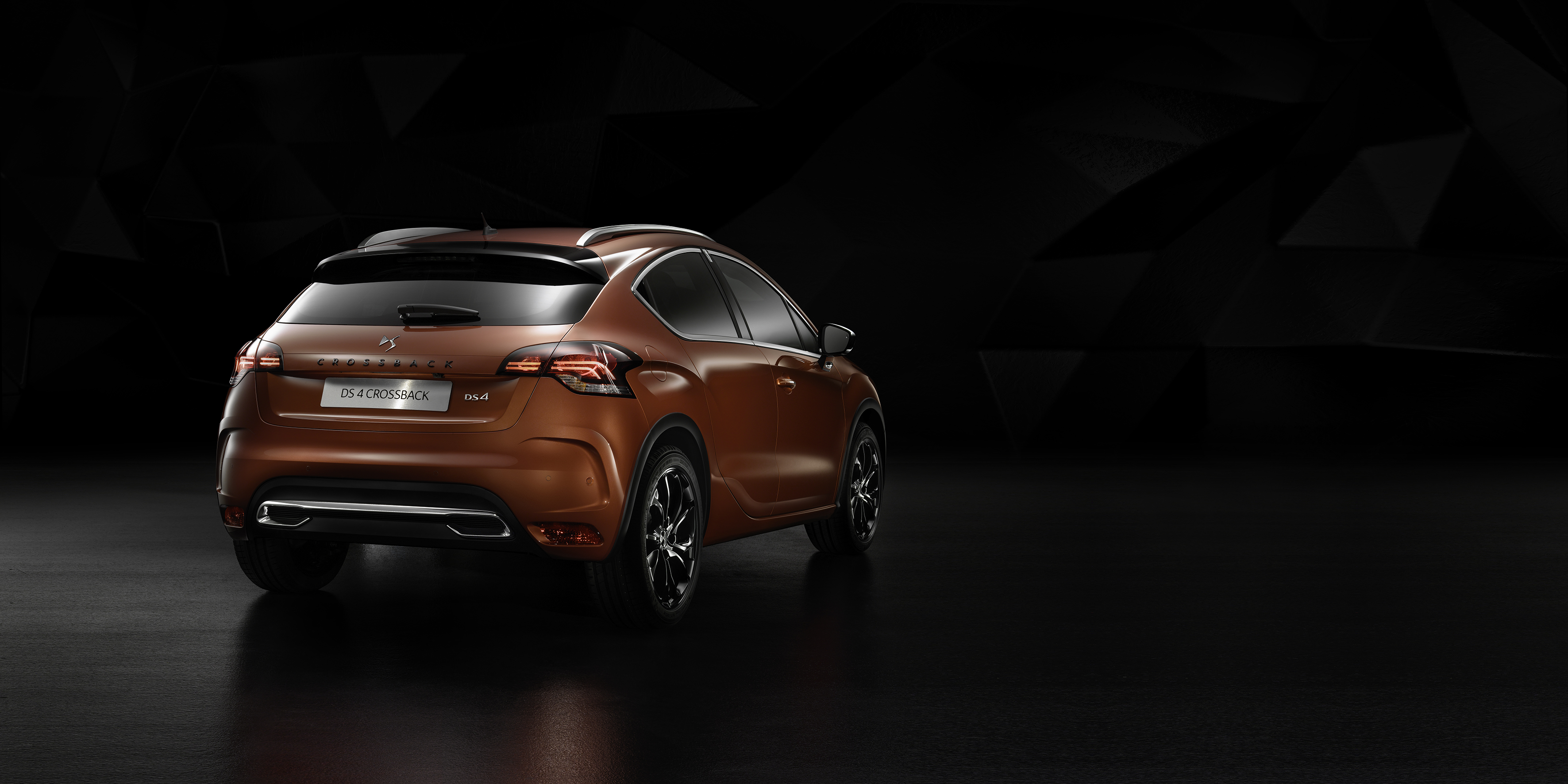 Citroën unveils new DS 4 and DS 4 Crossback - improved tech and design ...