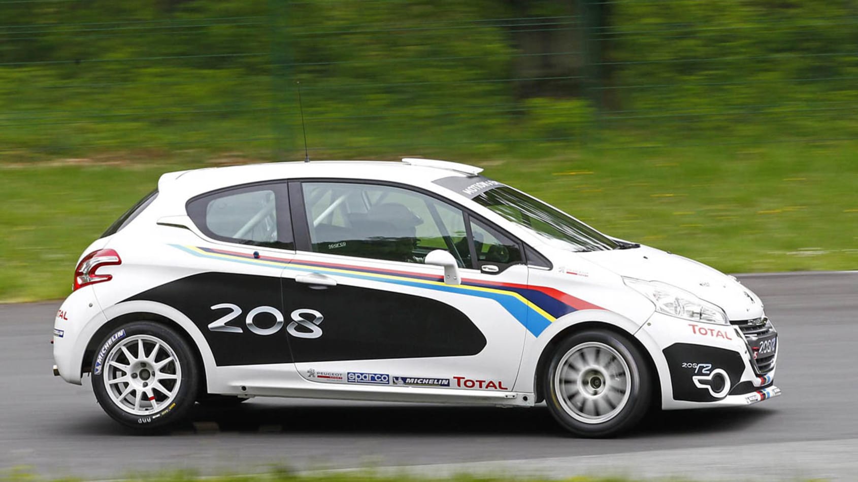 Peugeot 208 R2 rally car - Pictures | evo