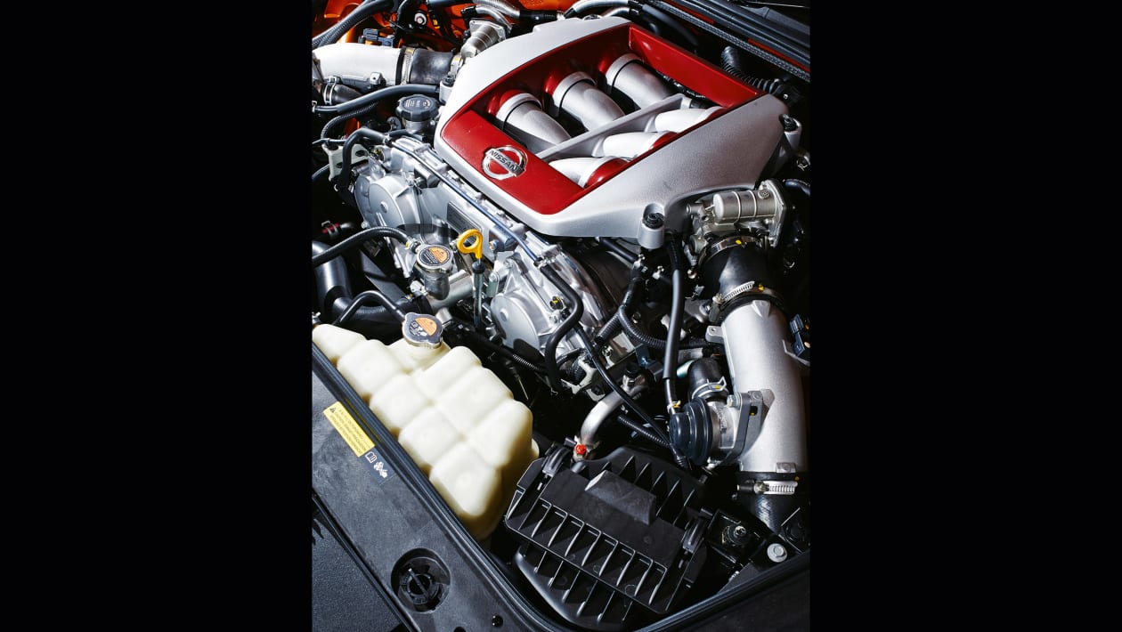 Nissan GT-R vs Lotus Evora Sport 410 - pictures | evo