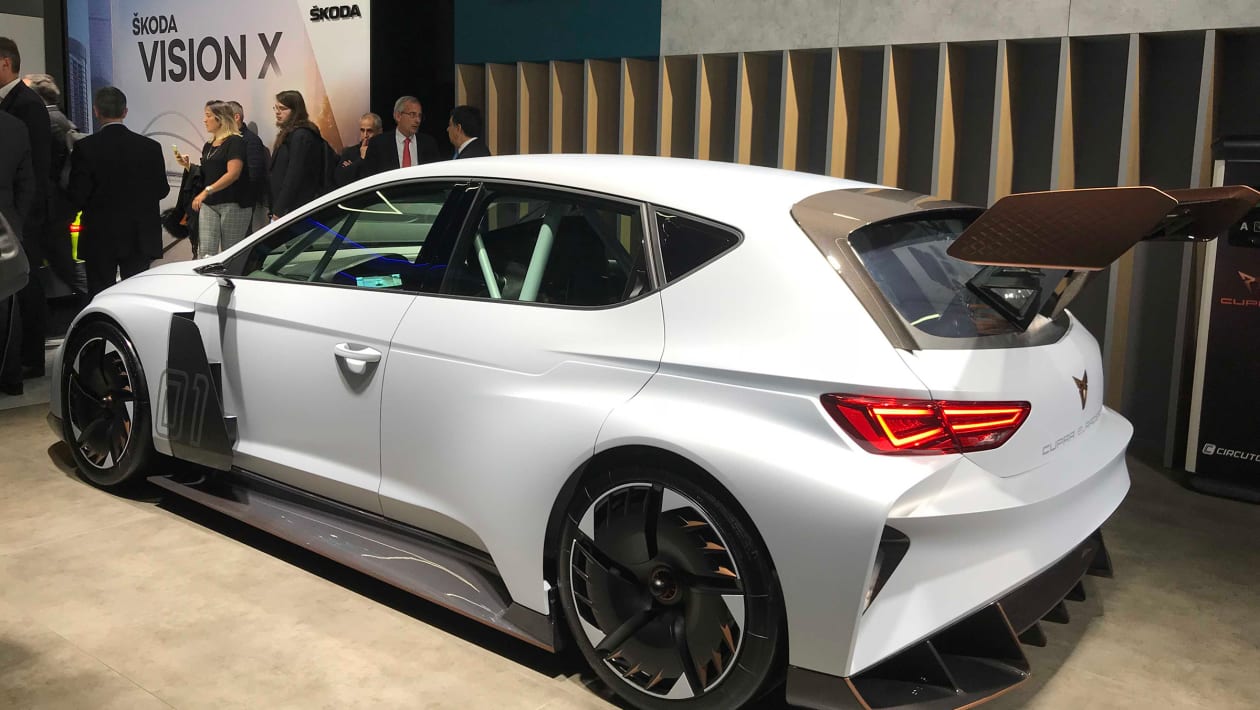 Cupra e-Racer revealed previewing future of touring car racing ...