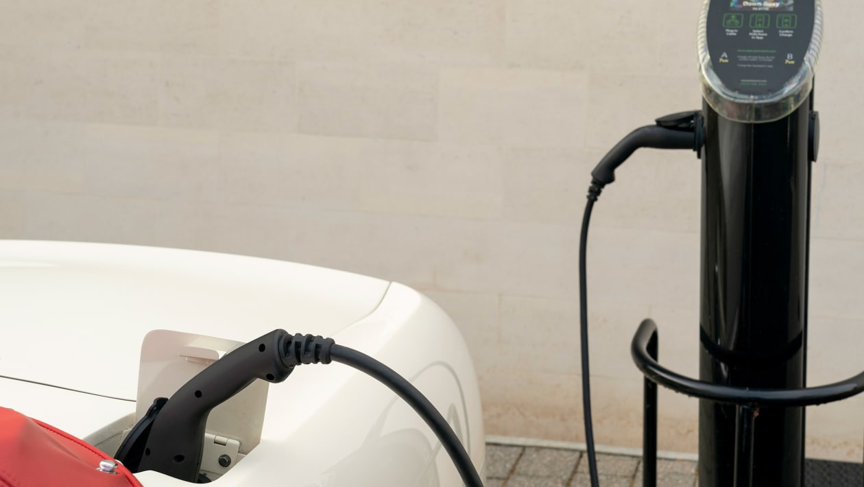 Aston Martin unveils reversible EV powertrain for use in Heritage ...