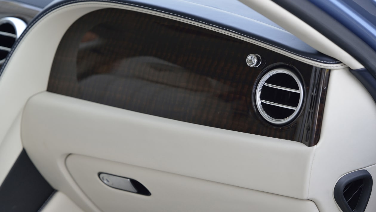 Bentley Flying Spur V8 pictures | evo