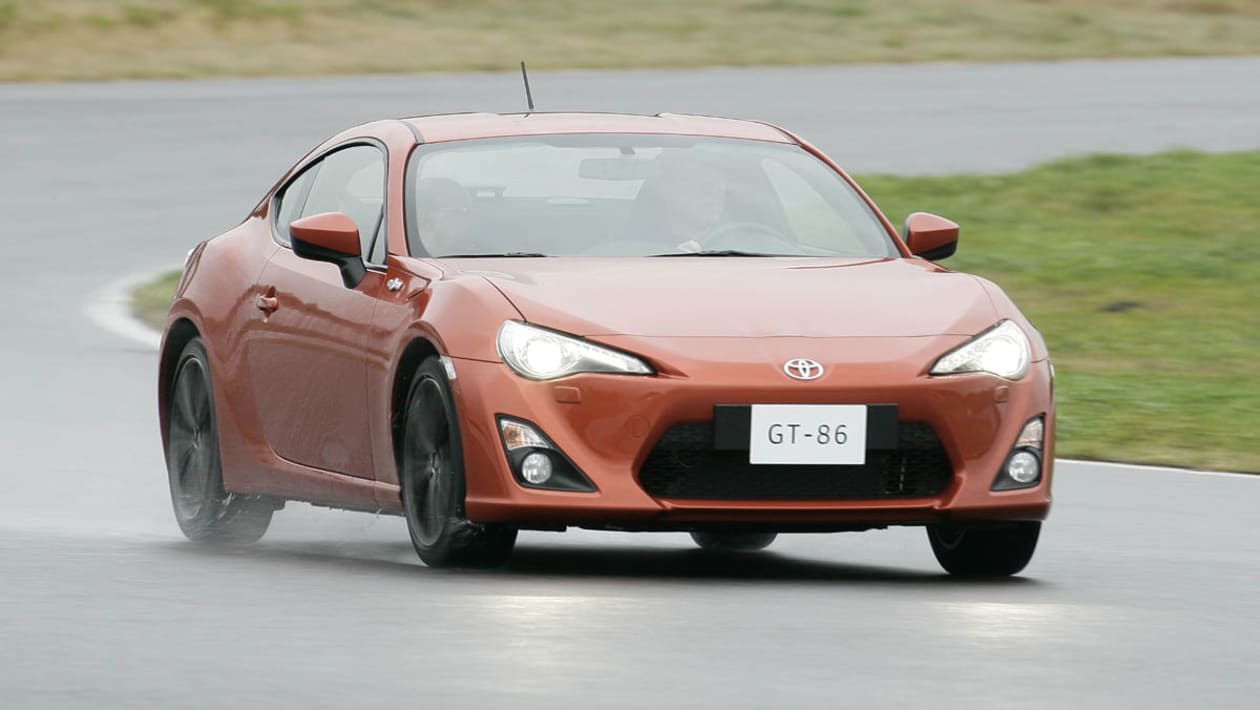 Video: Toyota GT 86 quick test - Pictures | evo