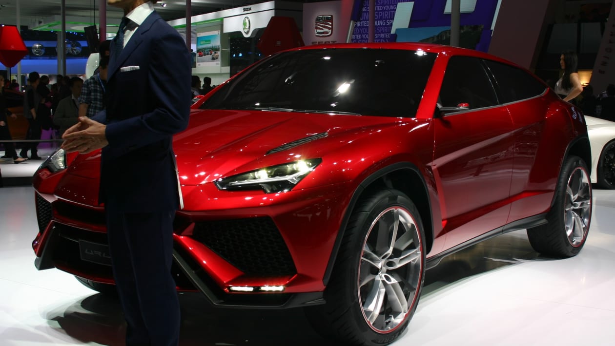 Video: Lamborghini Urus live reveal | evo