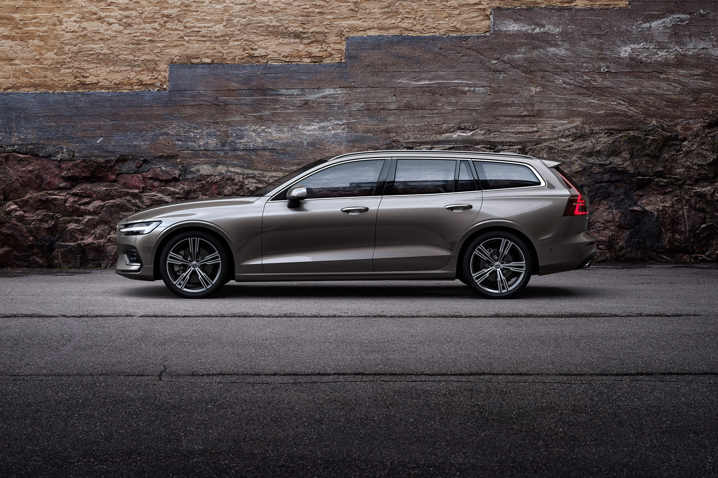 Volvo V60 revealed - pictures | Evo