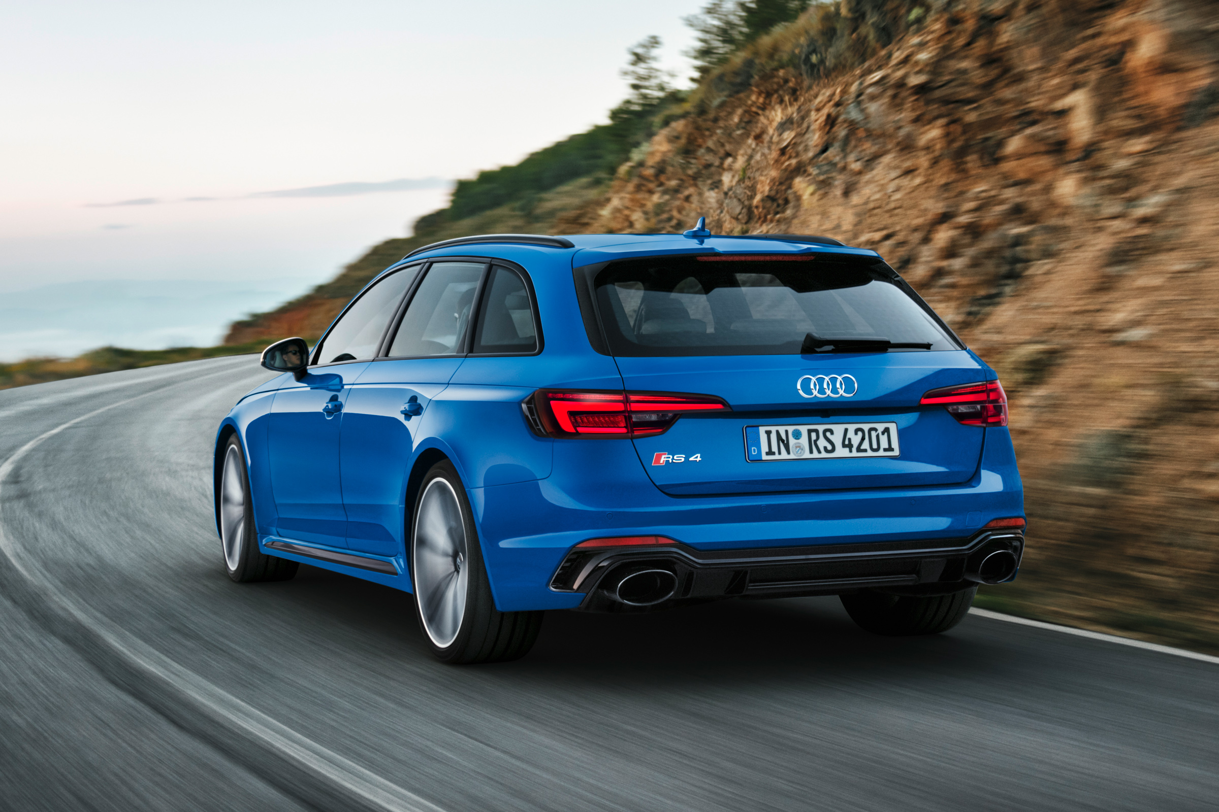 New Audi RS4 Avant guns for AMG C63 S - pictures | Evo