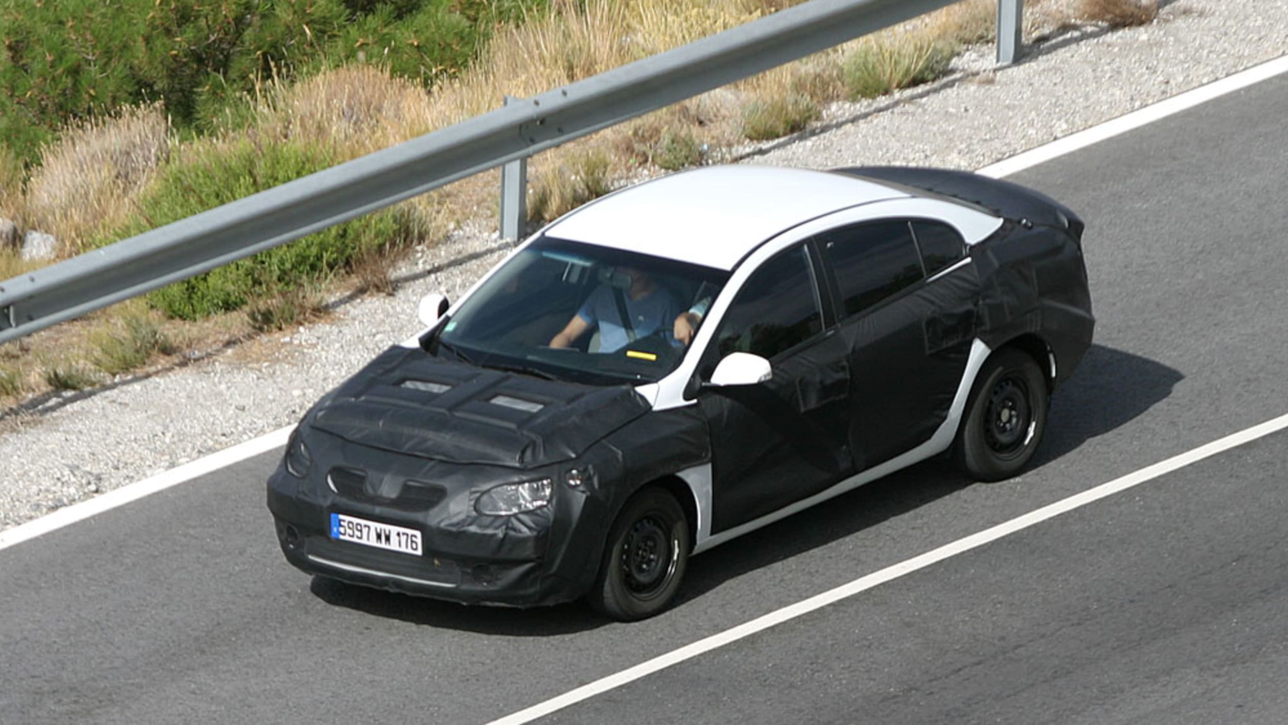 Renault Megane saloon - Pictures | evo