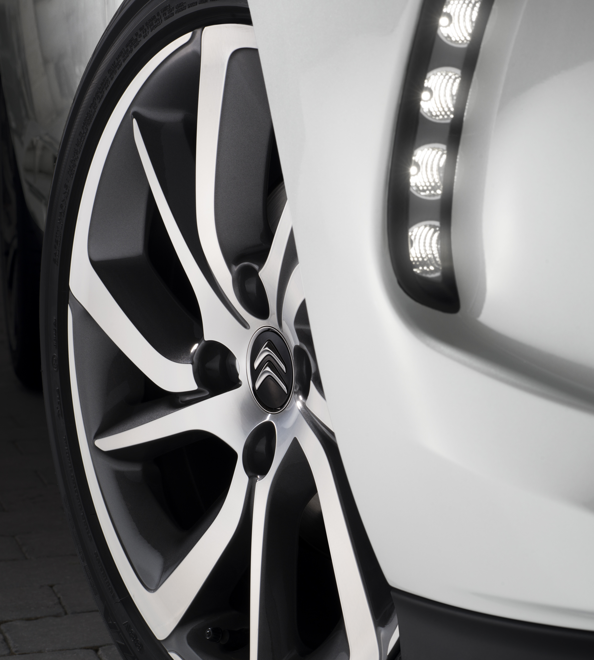 Citroen DS3 THP 165 pictures | Evo