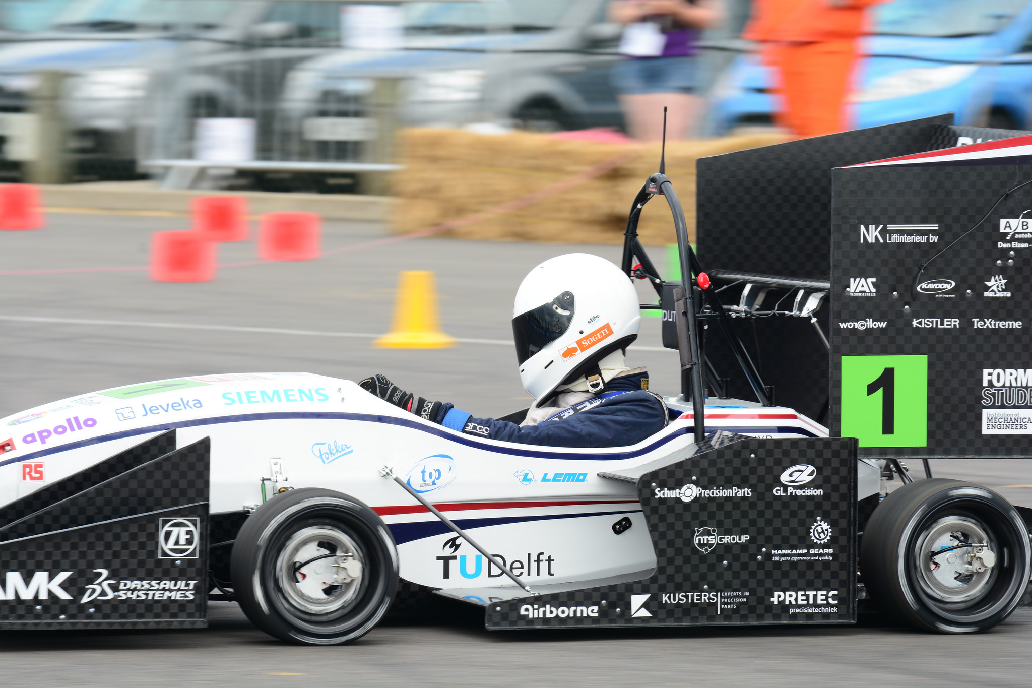 Delft University wins Formula Student UK 2015 | evo