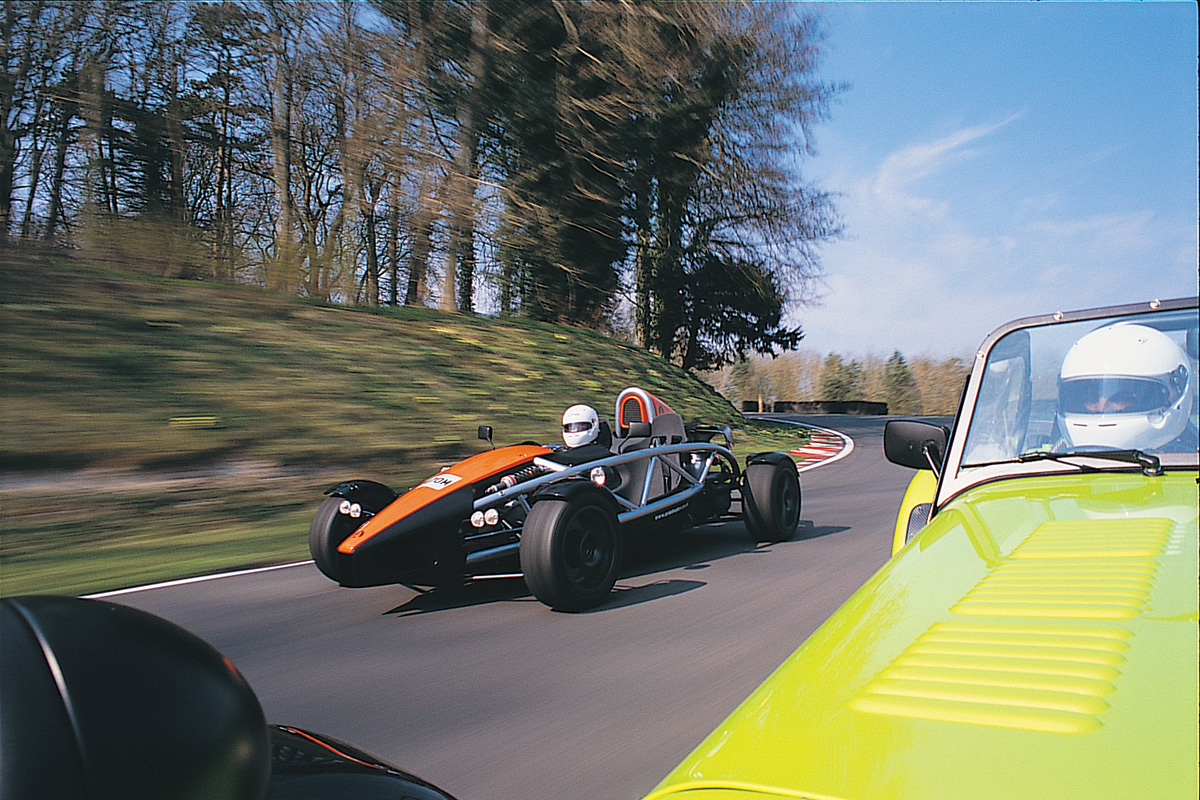 Caterham R400 takes on Ariel Atom: Road and Track 2007: Caterham R400 v ...
