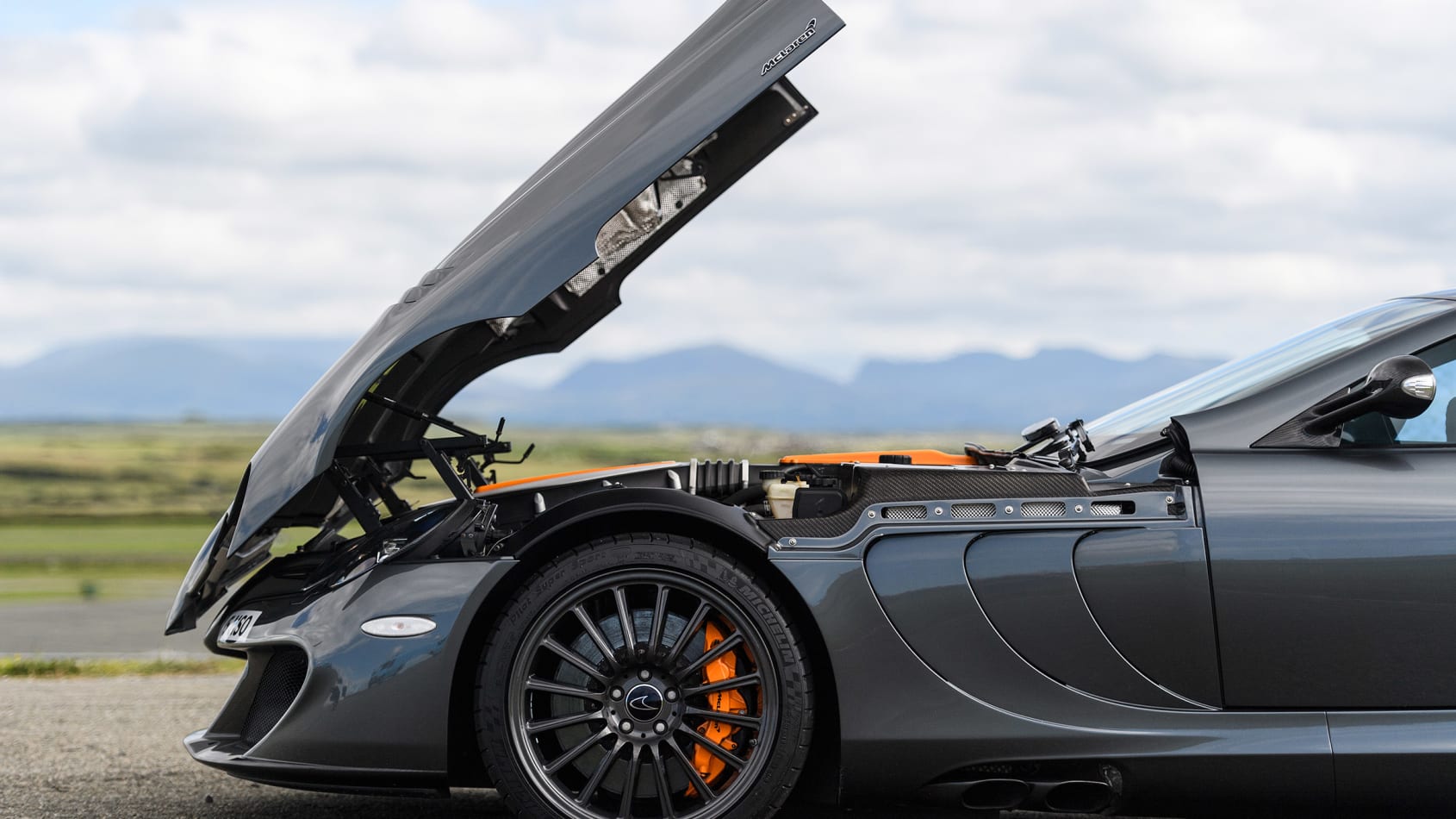 McLaren F1 vs Mercedes SLR McLaren - pictures | Evo