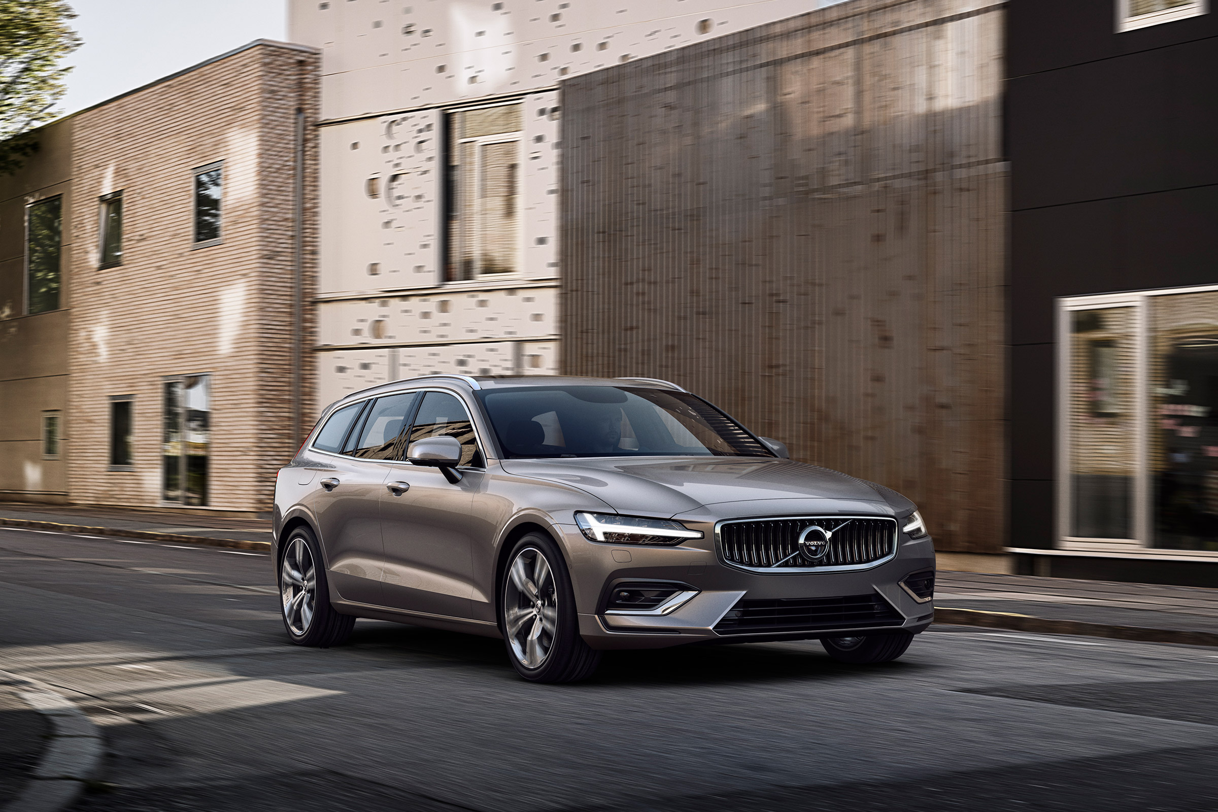New Volvo V60 estate aims its crosshairs at compact executive rivals | evo