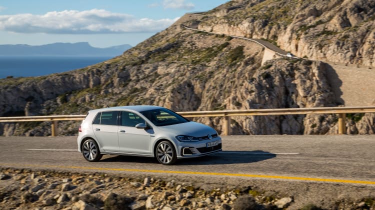 2017 Volkswagen Golf GTE review - In pictures | evo
