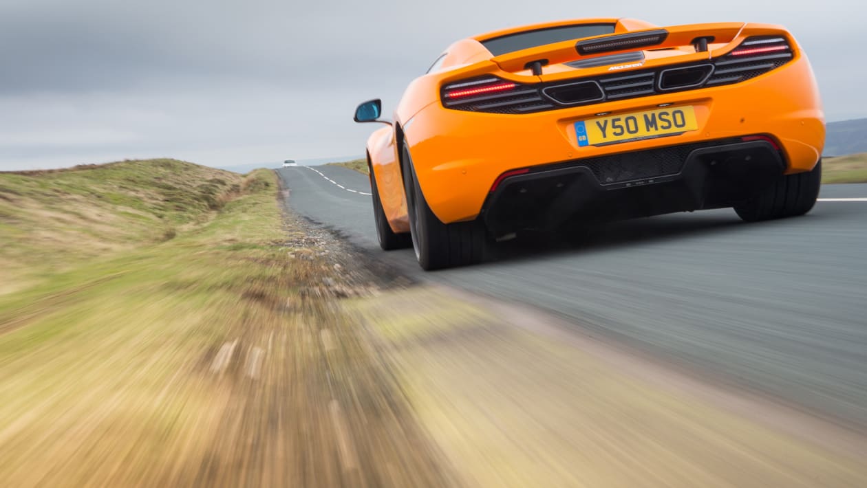 In Vegas, MGM. Car on the right . : r/namethatcar