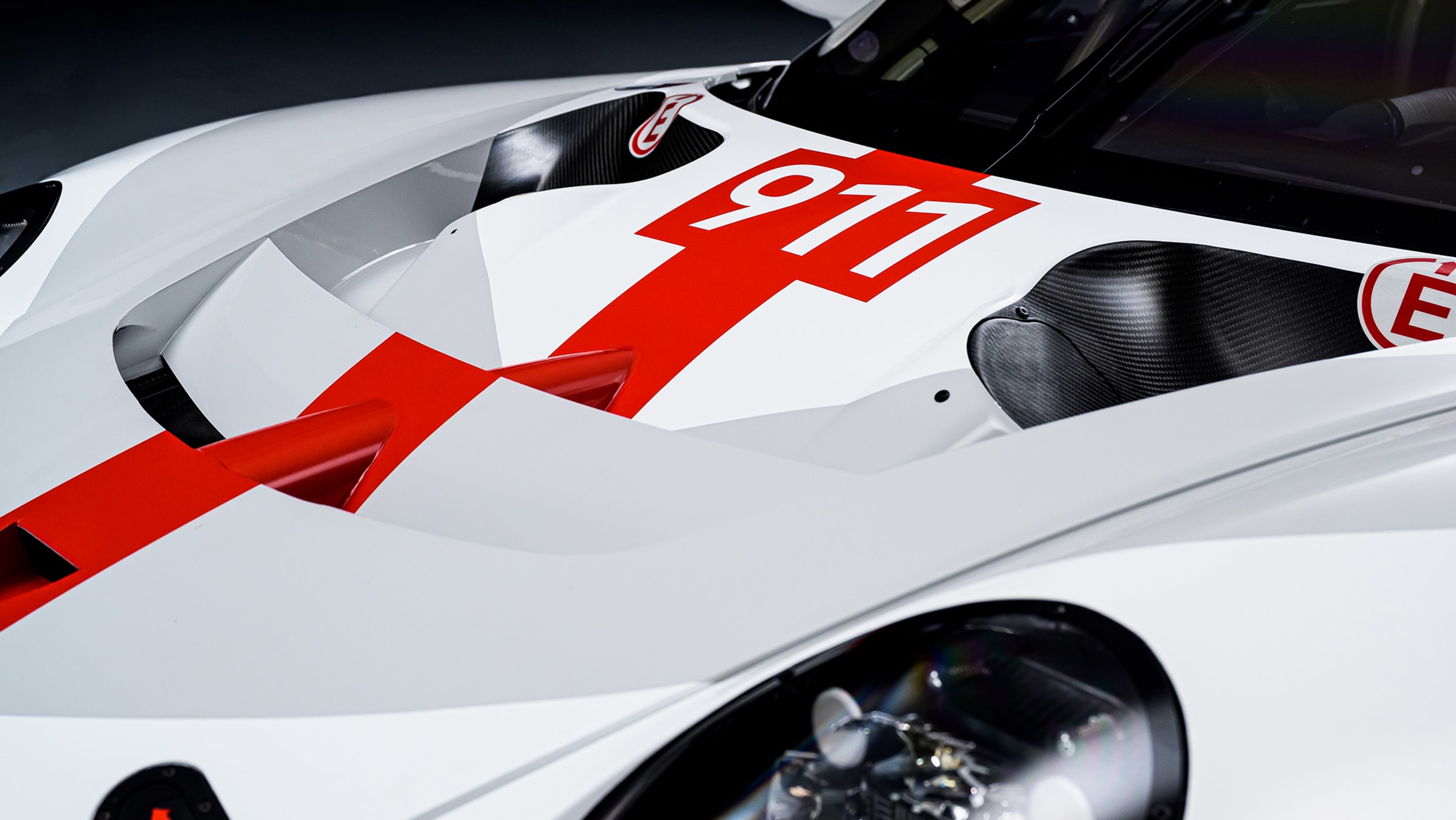 Porsche 911 RSR 2019 - pictures | evo