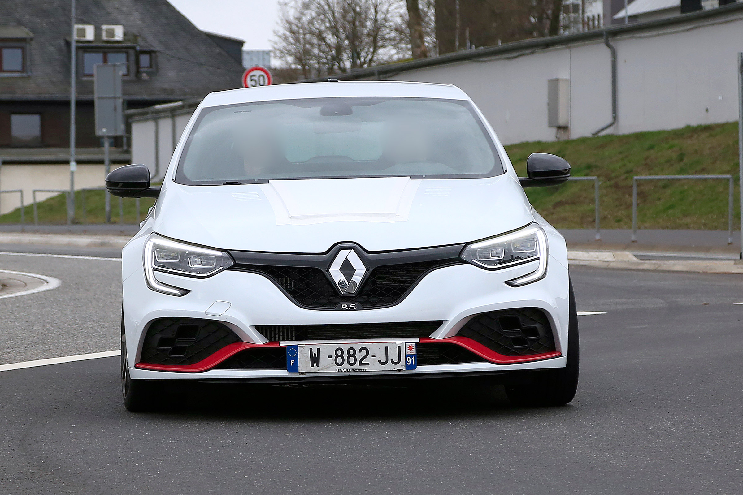 Renault Megane RS Trophy R spied - pictures | evo