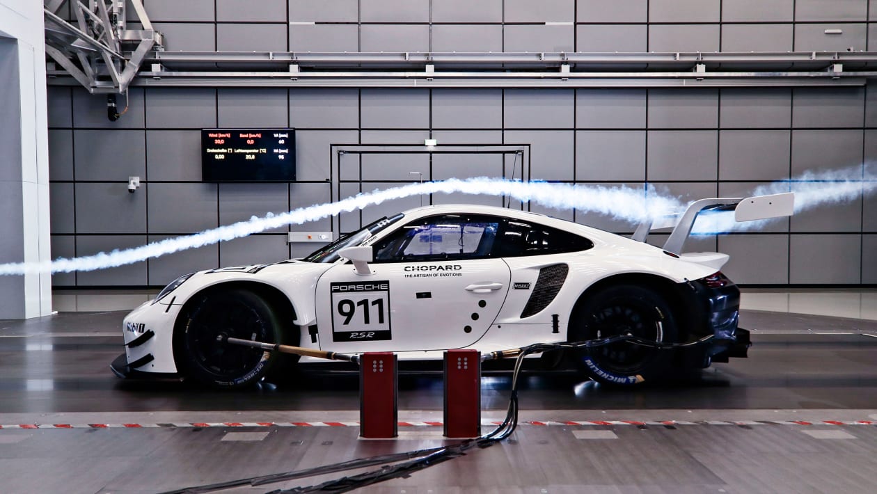 Porsche 911 RSR 2019 - pictures | evo