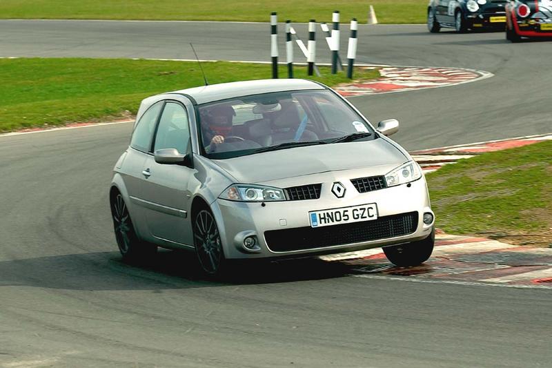 Renault Mégane R.S 225 Trophy - fast fleet report 4 | evo